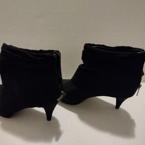 Bandolino | Shoes | Bandolino Black Zipper Back High Heel Boots Size 85 ...
